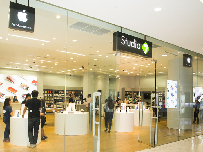 แบรนด์เดียวต้องเอาให้อยู่ “COM7” รีแบรนด์เป็น “Studio7” | Positioning Magazine