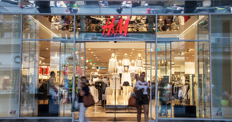 ปรับรับลูกค้าเปลี่ยน “ช้อปเสื้อผ้าออนไลน์” มาเเรง H&M ตัดสินใจปิดสาขา ...
