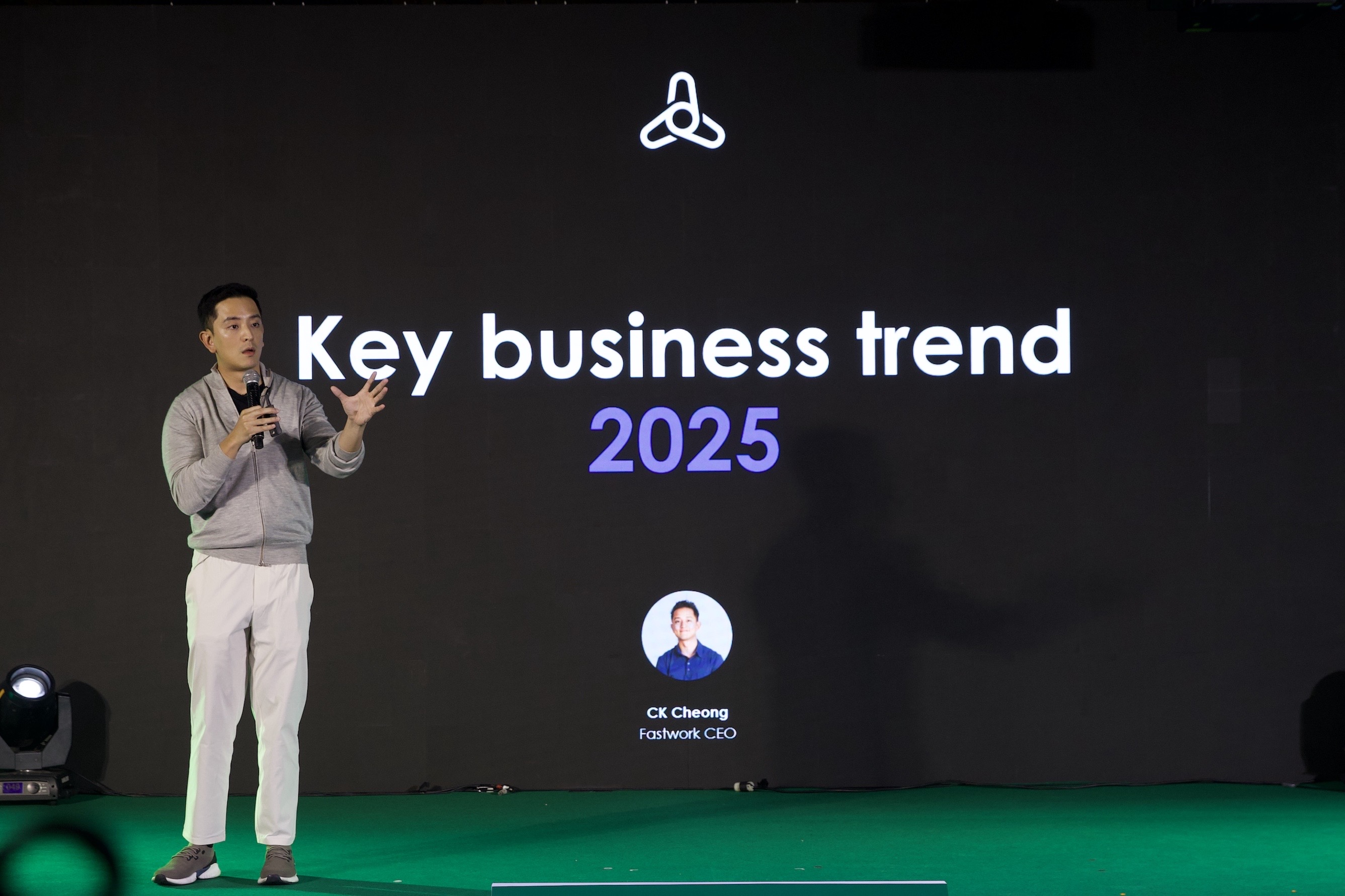 5 เทรนด์ธุรกิจมาแรง ปี 2025 จากมุมมอง “ซีเค เจิง” CEO Fastwork | Positioning Magazine